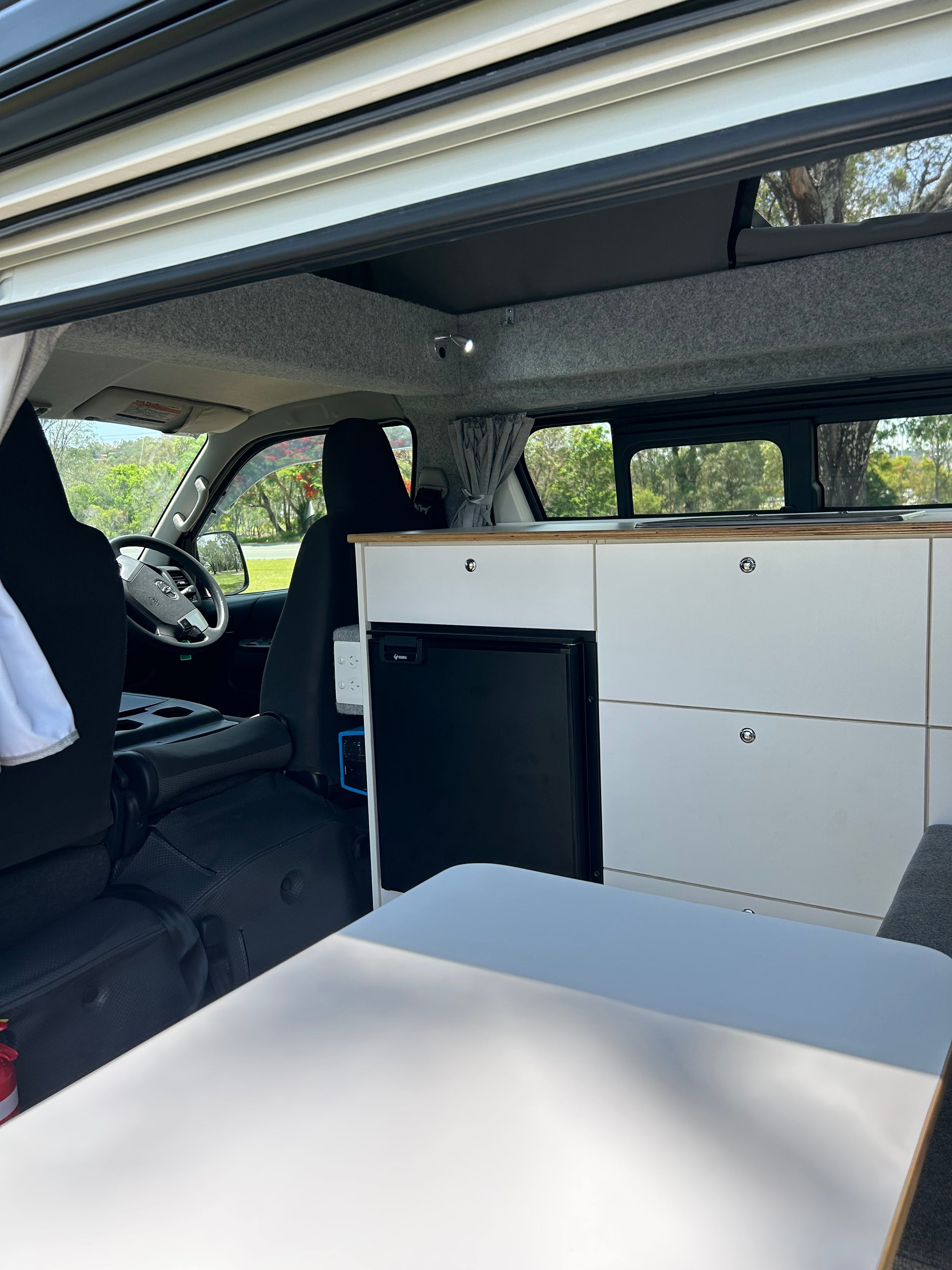 200 Series East/West V1 Layout – Goldcoast Campervans PTY LTD